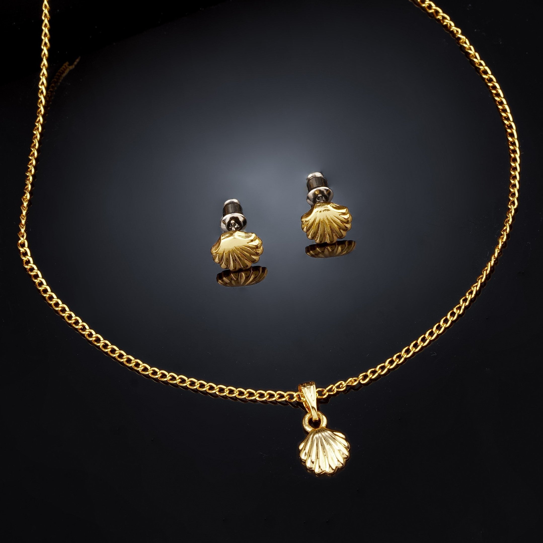 Buy Modern Gold plated Atlantic bay shell Necklace Online – Estele